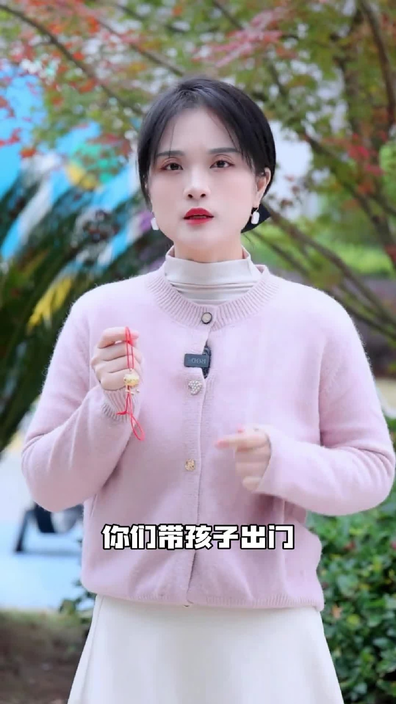 带娃出门不要只顾着看手机了!#新年好好长大计划 #育儿