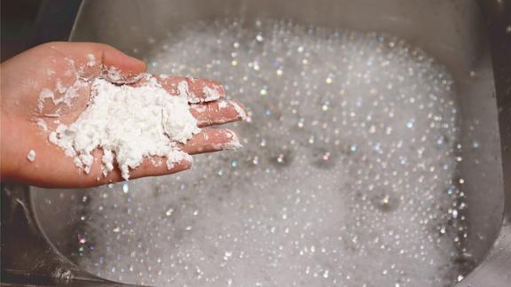 洗碗池下水道不论有多堵!撒1把它进去,马上疏通,不花一分钱