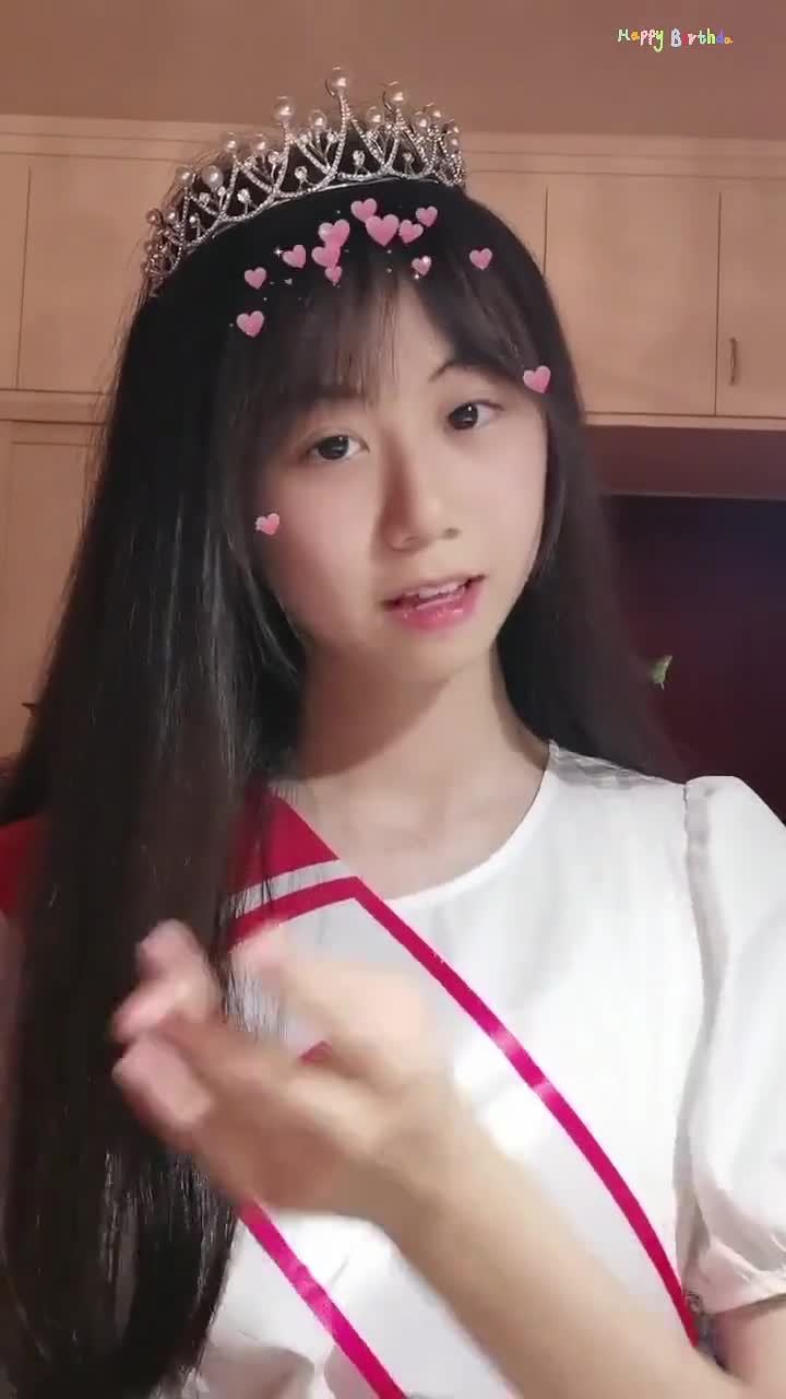 生日今天是什么日子爱心飘落手势舞甜妹