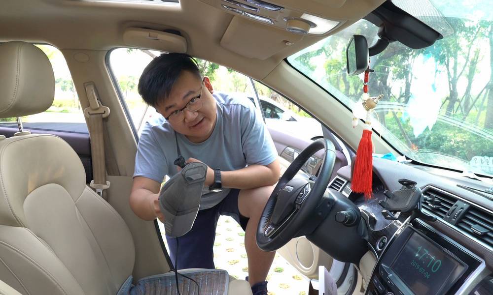 车载吸尘器功能测试,不光能清灰而且能吸水,你敢信?