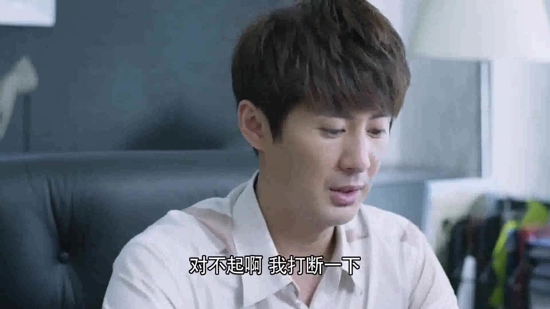 属下整理财务报表,不料老总直接拿出手机,一秒搞定!