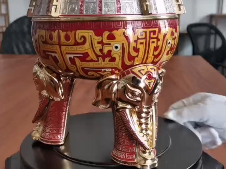 ...《鼎盛中国》:刘永森、张志平大师的经典作品,纯手工制作。造型设计...
