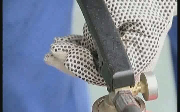 泡沫灭火器的使用---安全技能