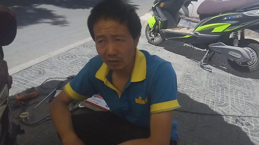 电动车刹车线损坏使刹车直接失灵不敢骑过来维修,师傅快速的解决