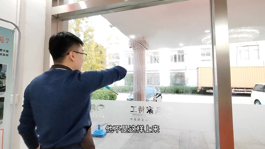 玻璃如何刮不留水痕#家政服务 #专业擦玻璃 #深度清洁 #家政