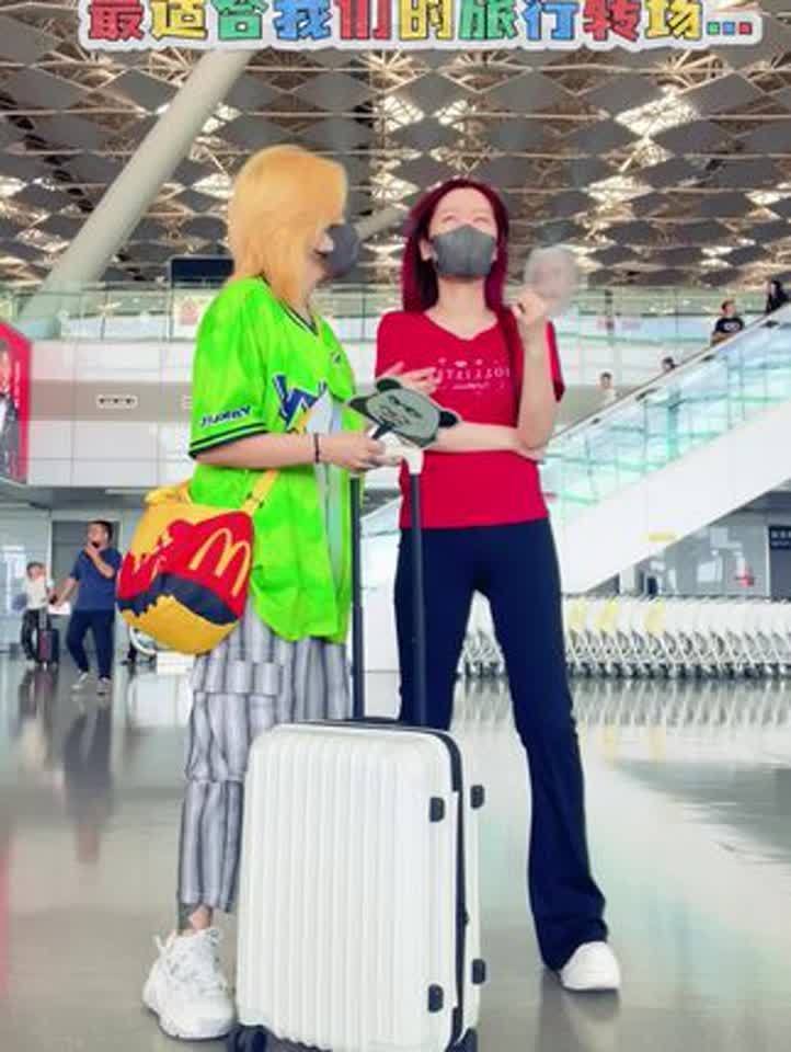 都是演的 我俩好的不得了!你知道的~哈哈哈哈哈 说走就走的旅行