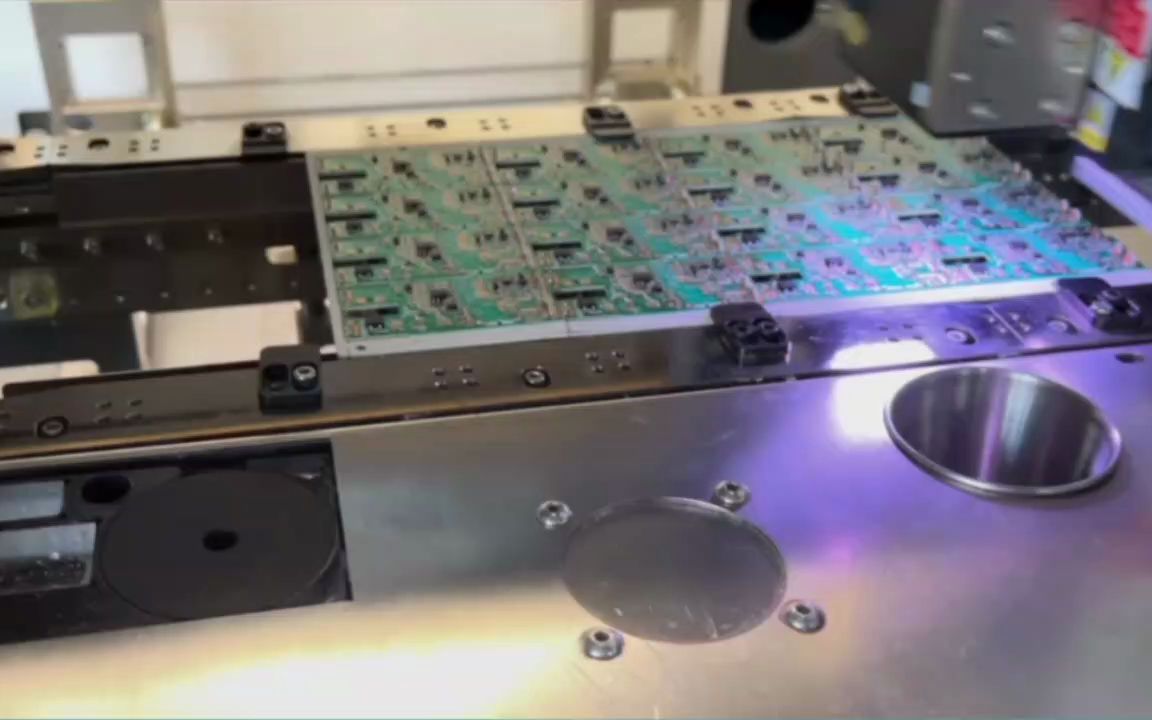 PCB板二极管连接点胶