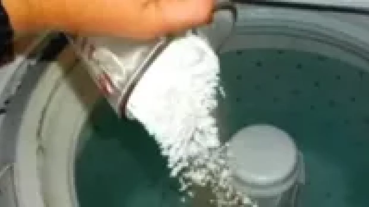 洗衣机里撒点小苏打,作用真厉害,解决了很多家庭一个大烦恼