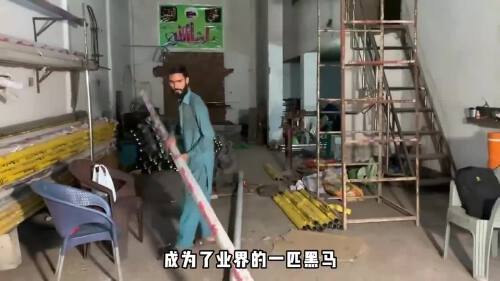 印度当地的不知名工厂,巧妙的生产不锈钢钢管,成品超乎想象