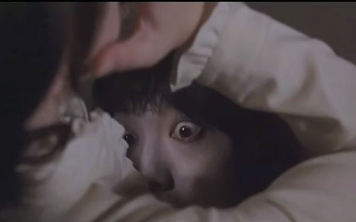 《咒怨1》全集无删减版:经典的声音,没错伽椰子开始行动了!