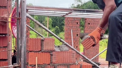 肯定要先把内外墙的砖砌好后才开始关构造柱模板,然后浇筑混凝土