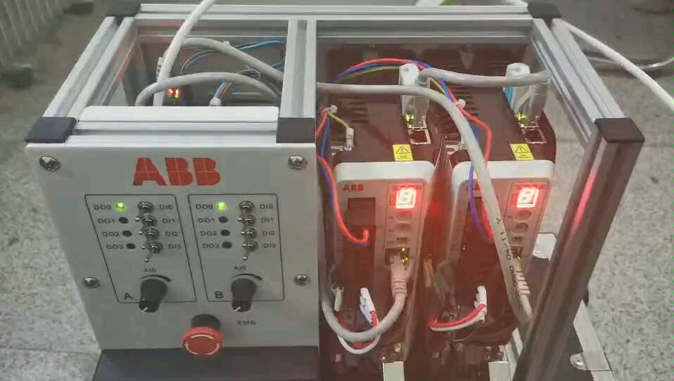 ABB可编程驱动器,集成数字量输入输出。