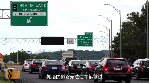 长达9米的大车一上路,交通拥堵立马得到改善,如何做到的?