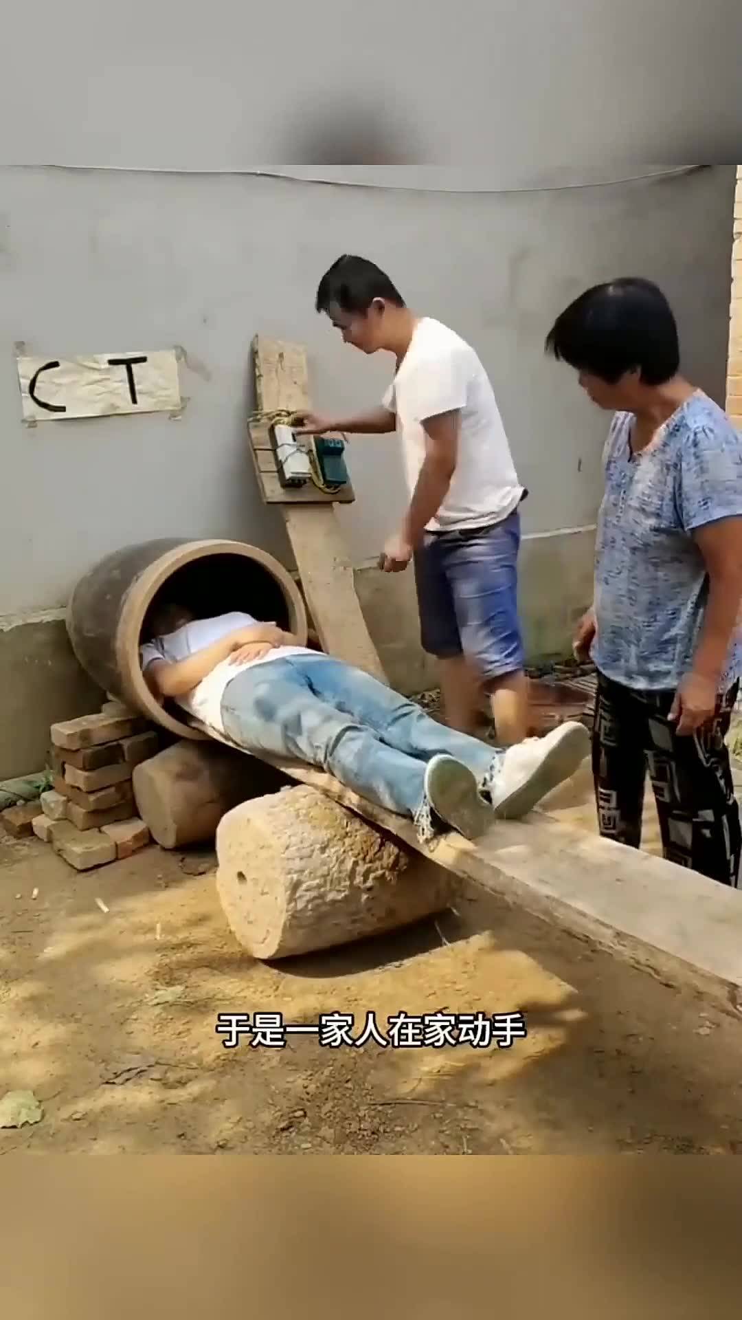 婆婆动手制作了一台ct机给媳妇检查,没想到真能出片子