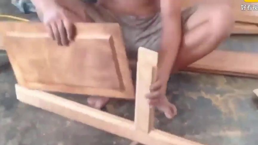 农村300一天的木工师傅打造实木门,这手艺真心不错!