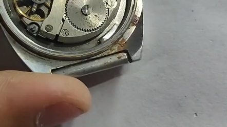 闲着无事,修理一块手动机械老双菱。