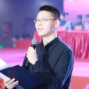 带你进步的红尘君 