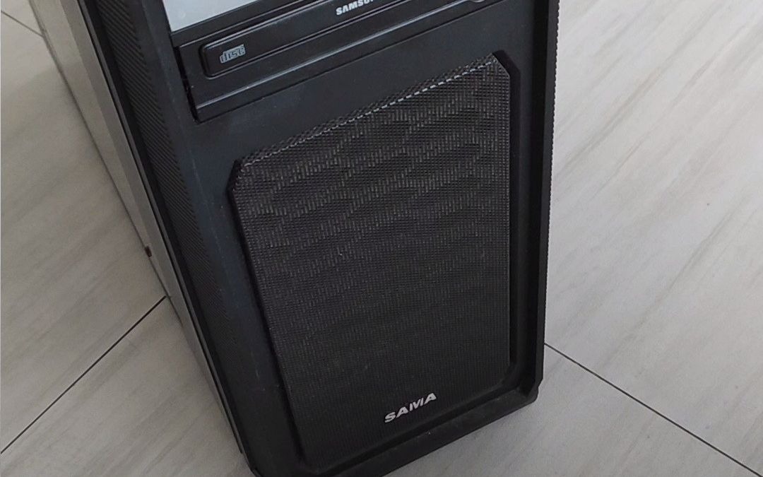 台式电脑黑屏显示器不亮内存条清理