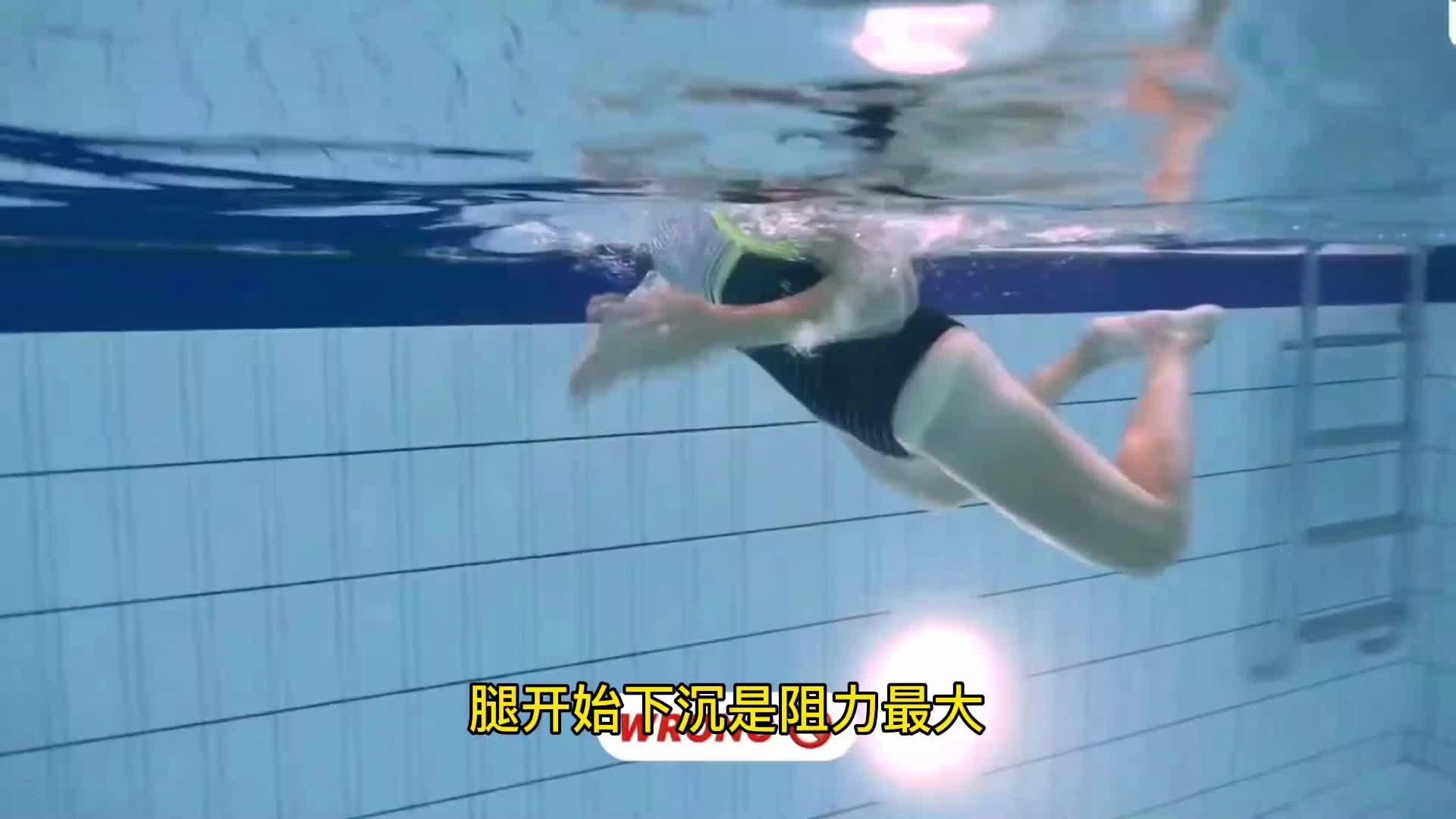 蛙泳常见错误——抬头换气时,划水动作的短暂停顿,极大影响速度