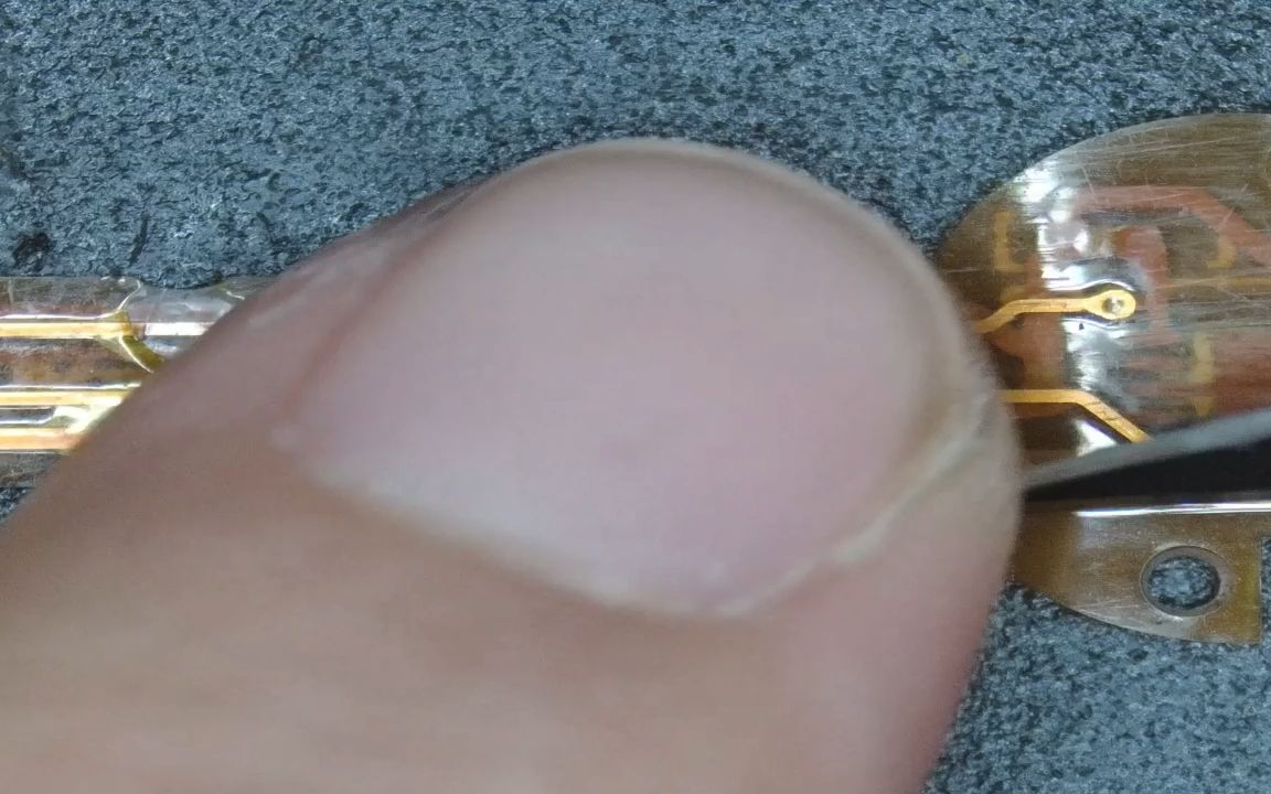 FPC断线?别慌!看我用点焊笔飞线修复!