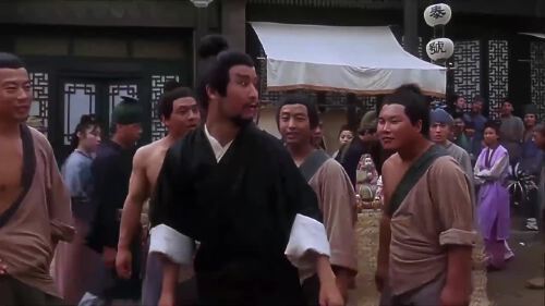 太极张三丰:李连杰硬气功护体,英雄救美,恶霸乖乖求饶