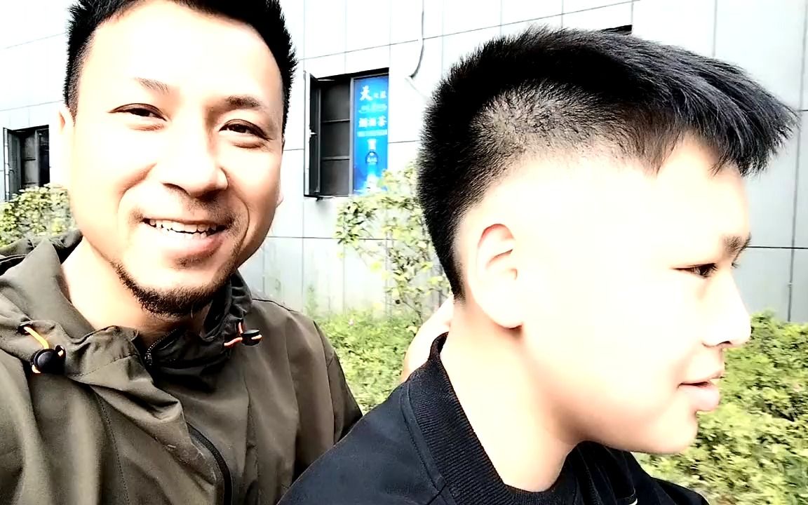 二分钟学会骑电动车