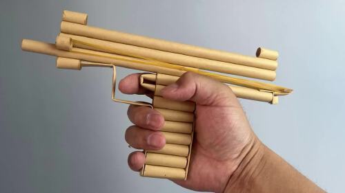 测试能发射子弹的折纸枪太好玩了