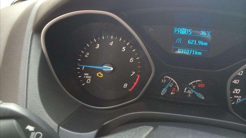 发动机故障灯亮了别慌,记住这几个步骤很重要,新手司机别做错了