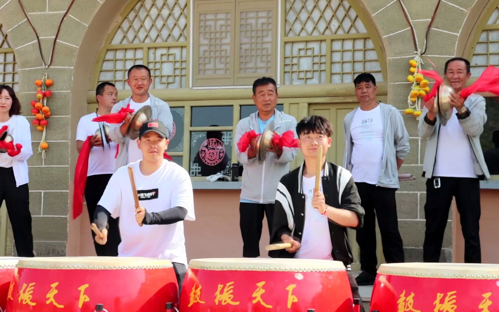 安塞腰鼓后浪推前浪,一代更比一代强,“中华鼓王”打击乐大鼓大镲...