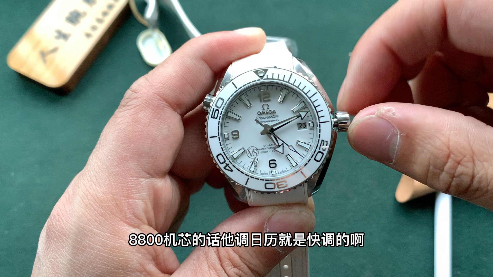 女士潜水腕表 VS海马600 白陶瓷外圈 白色皮表带 非常的漂亮