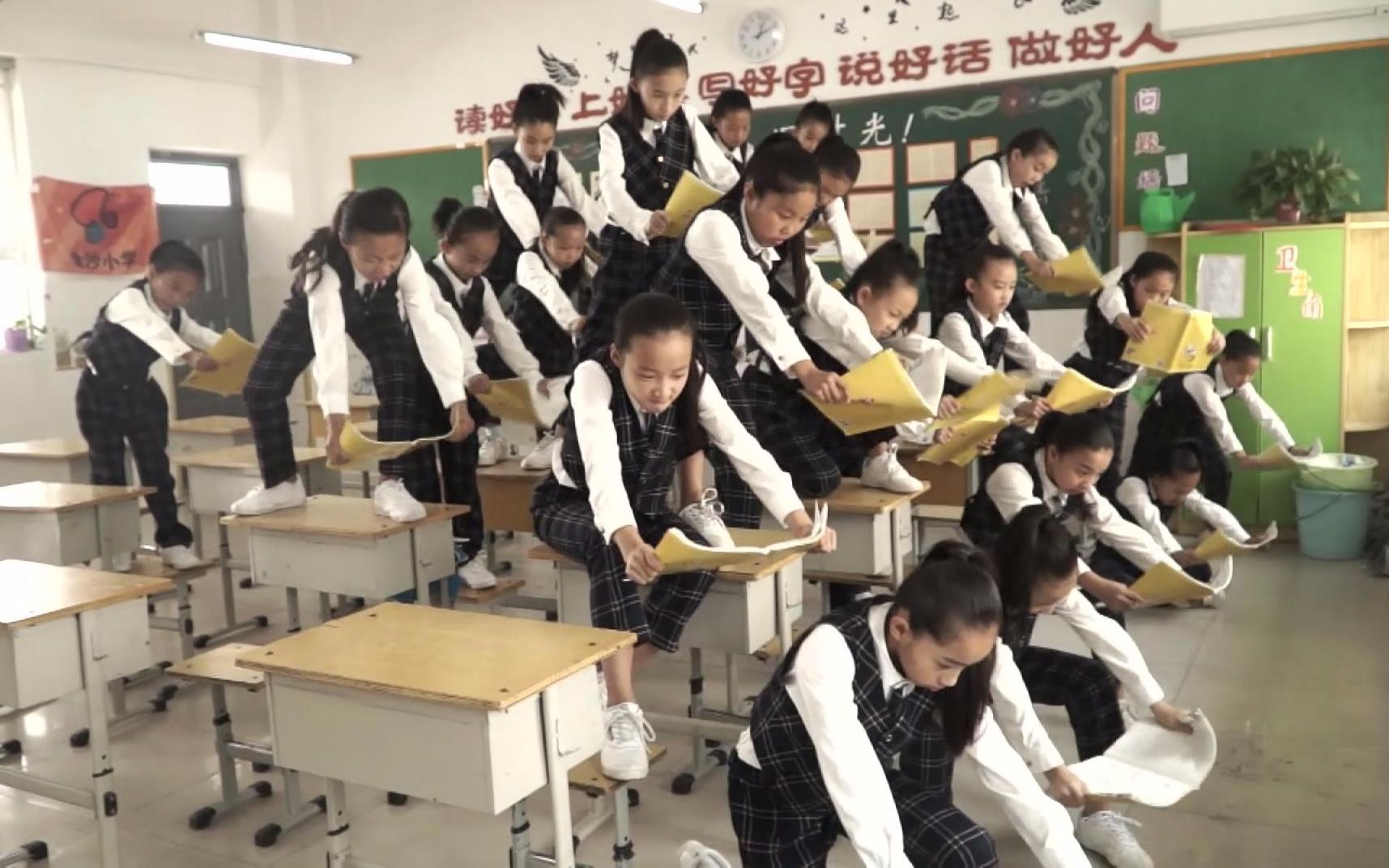 郑州市金水区金沙小学炫舞金沙啦啦队——第二届全国啦啦操创意展会...
