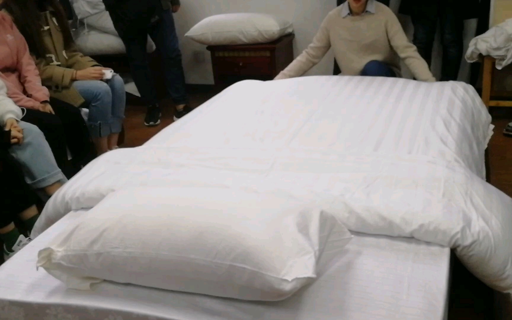 酒店服务之中式铺床