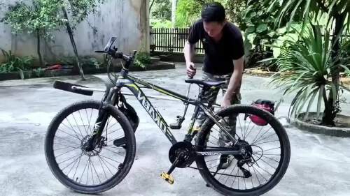 这小伙真牛批,用割草机制作电动自行车