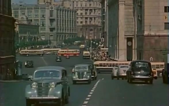 苏联1947年彩色纪录片 显示了当时人民的日常生活,娱乐,城市建设,...