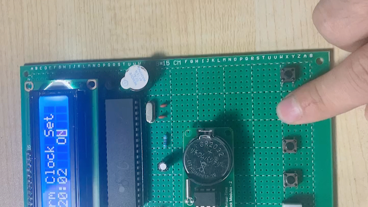 基于单片机电子时钟万年历系统设计