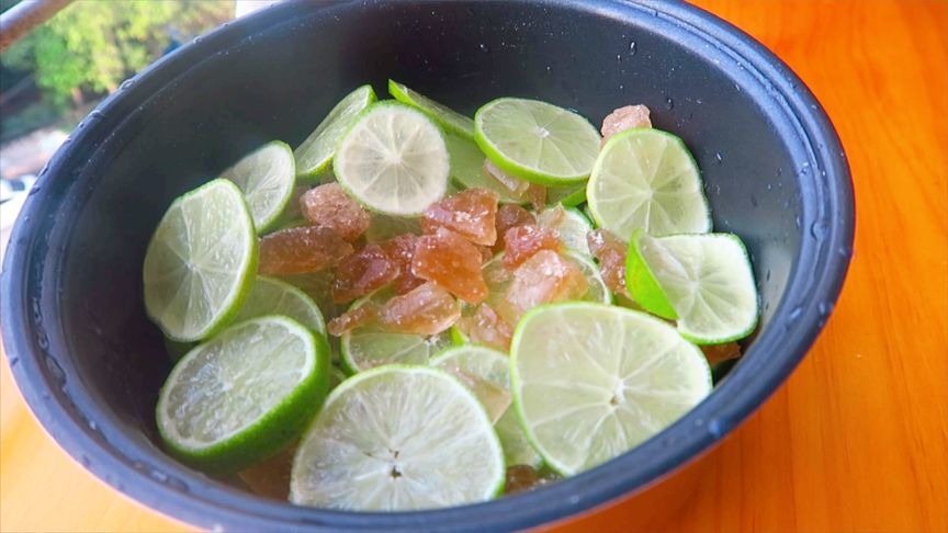 柠檬别再直接泡水喝,这个方法简单实用,酸甜可口,营养好喝