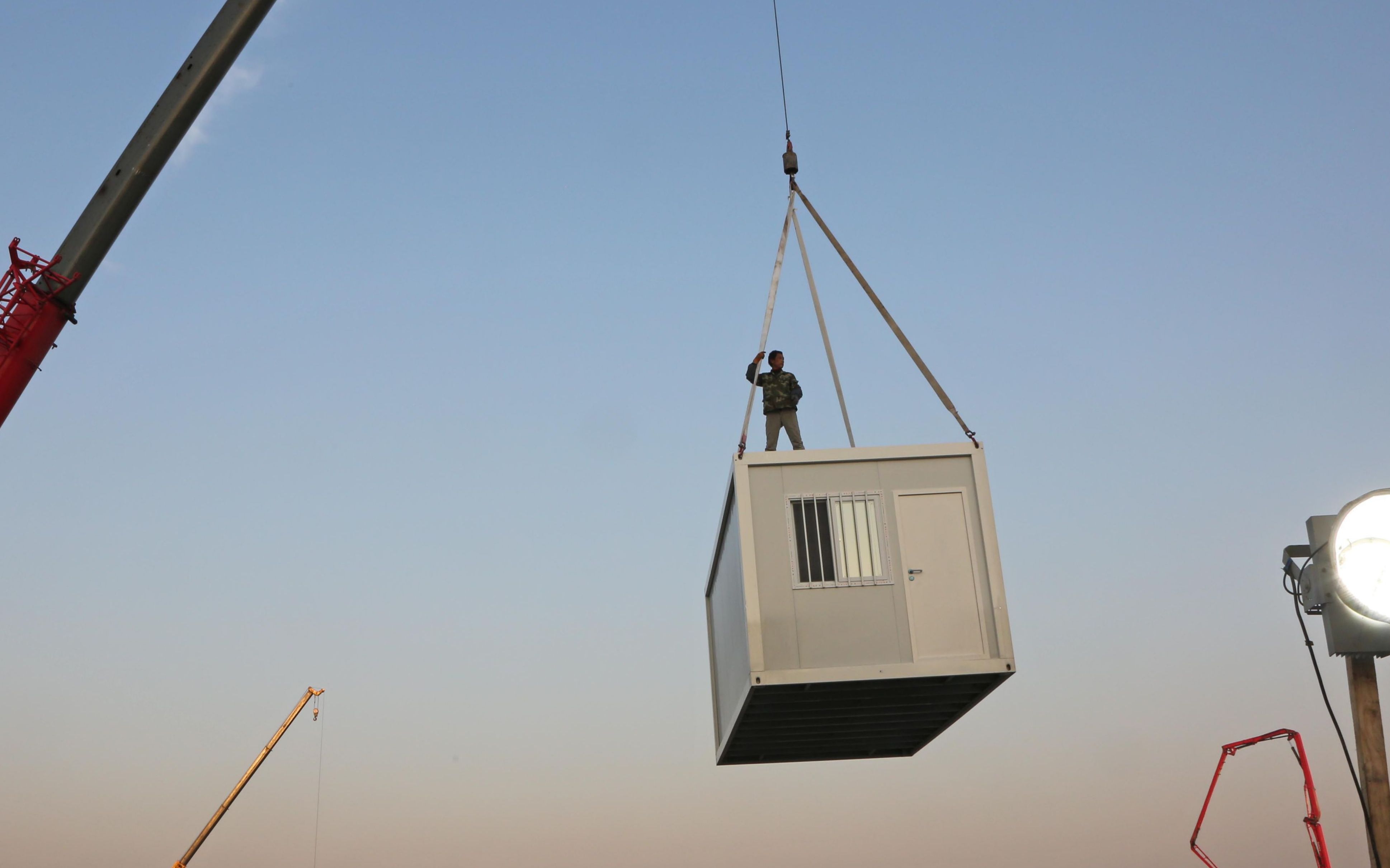 ...建成的!绍兴龙湖天街附近隔离点5天时间基本完工!中国工人有力量!