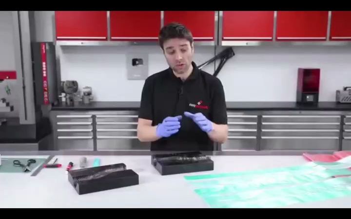 看外国小哥怎么制造碳纤维管,复杂碳纤维管制作流程