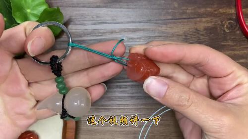 简单钥匙挂手工编织教程v型孔吊坠怎么穿编织技巧绳结制作