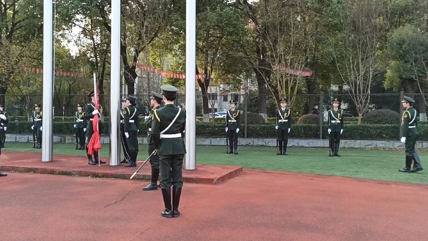 江苏大学第20届运动会升旗仪式。震撼!