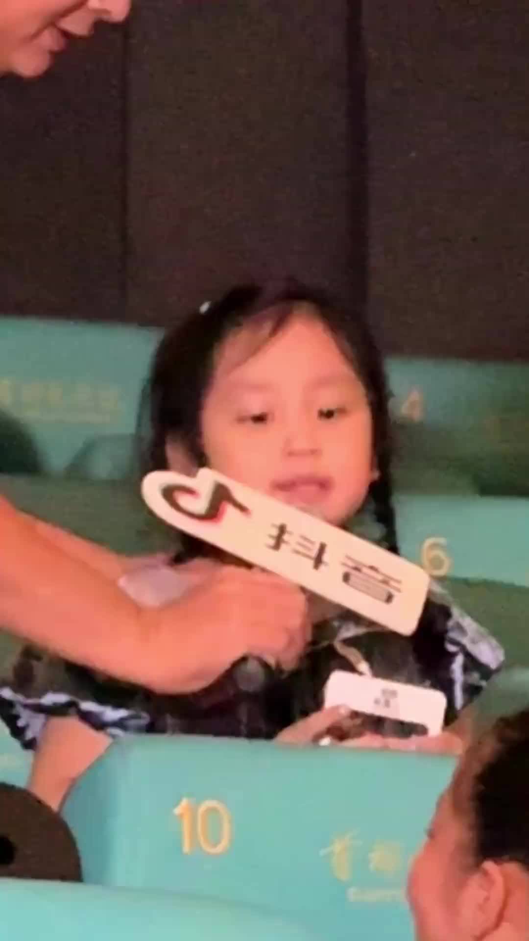 超好看,宝贝第一次看动画电影,被剧情感动了