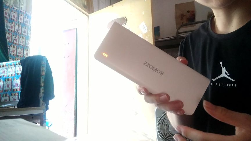 开箱实拍罗马仕25000毫安的充电宝