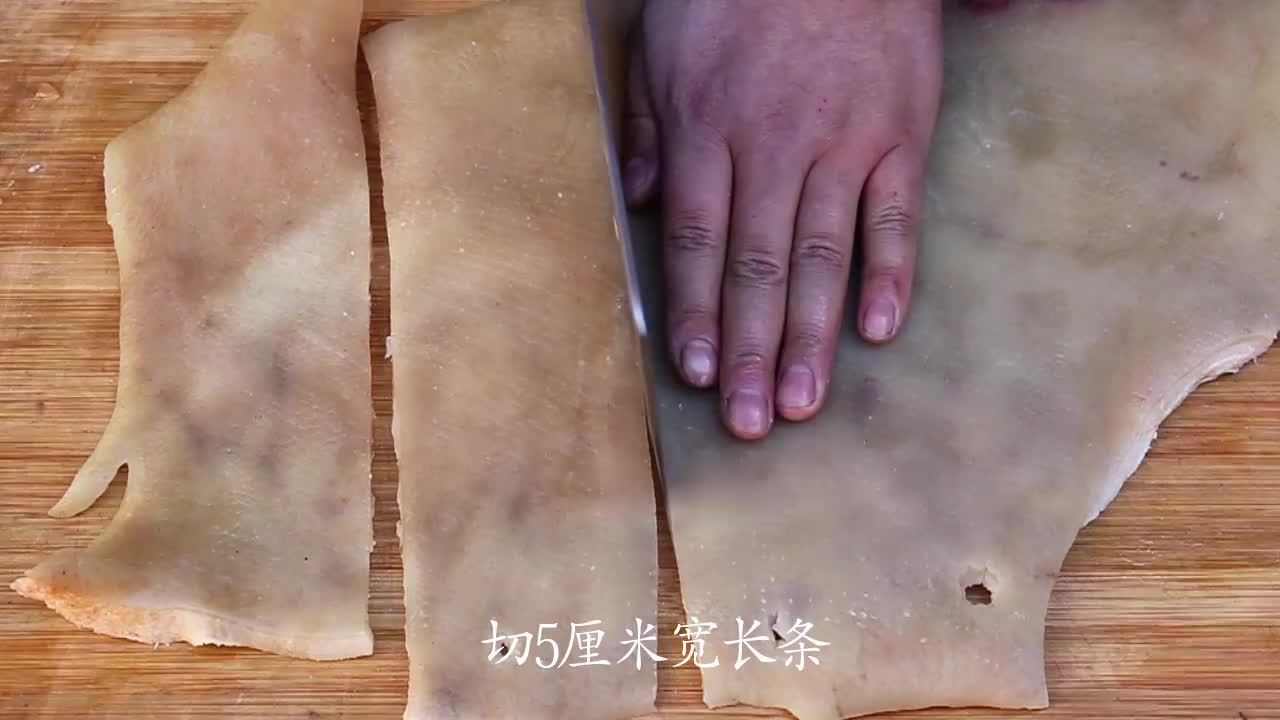 大厨在家用什么方法制作皮冻,看着很有食欲