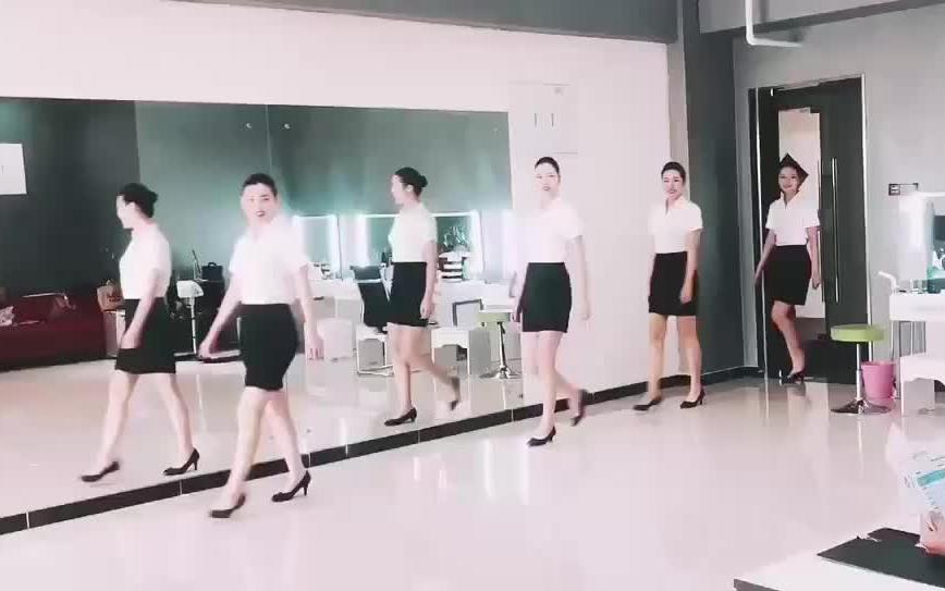 空乘面试自我介绍视频