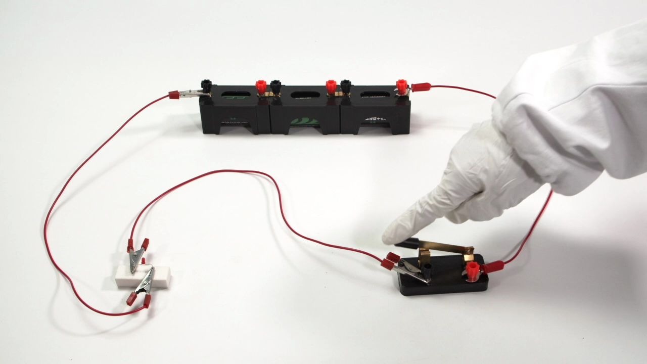 【物理】九上 15.2 电流与电量—发光二极管