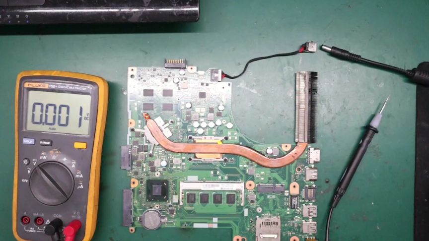 同行送修华硕笔记本,故障不触发,换一个芯片轻松搞定