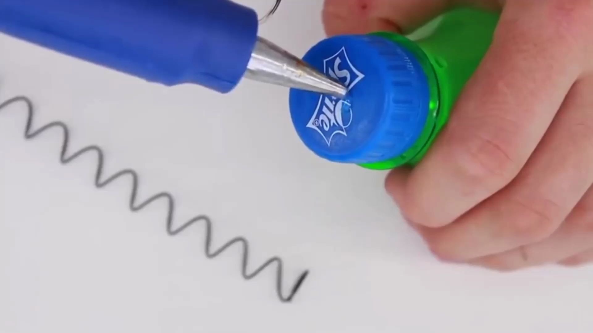 如何用塑料瓶制作螺旋桨机