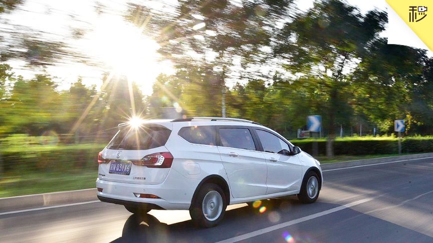 别看我只有5万块,但合资两厢车和国产旅行车也得比较一下再刷卡