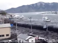 日本大海啸令人怵目惊心的实拍