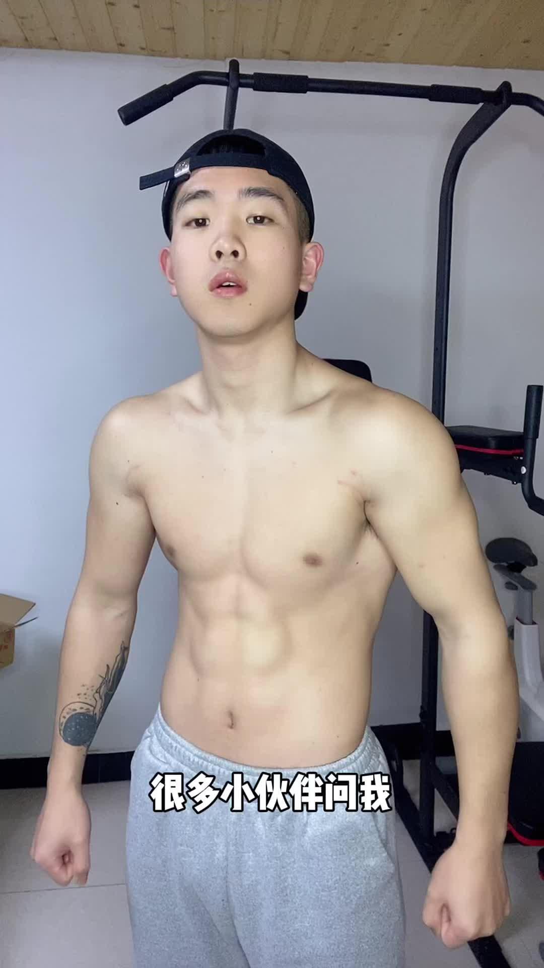 .为我腹肌怎么训练,今天分享大家一个动作锻炼腹肌